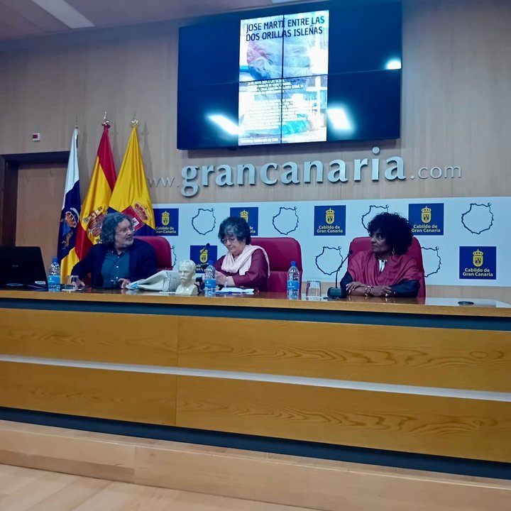 Escritora Elsa Vega "José Martí entre las dos orillas isleñas" | Radio ...